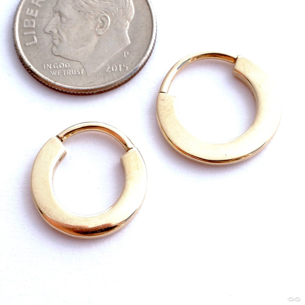 Geometric Circle Clicker in Gold from LeRoi — Infinite Body Piercing, Inc.